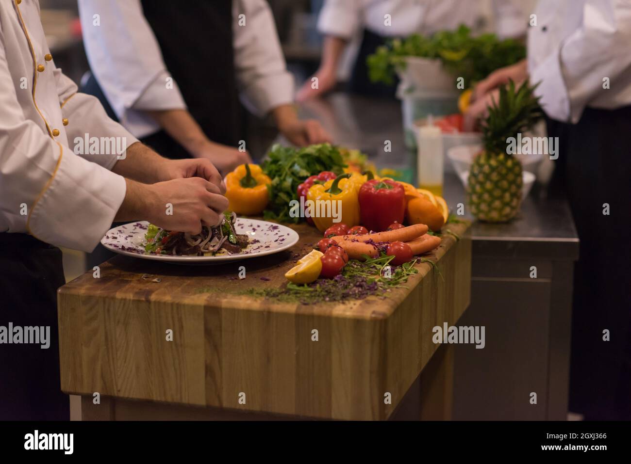 chef serving vegetable salad on plate in restaurant kitchen Stock Photo ...