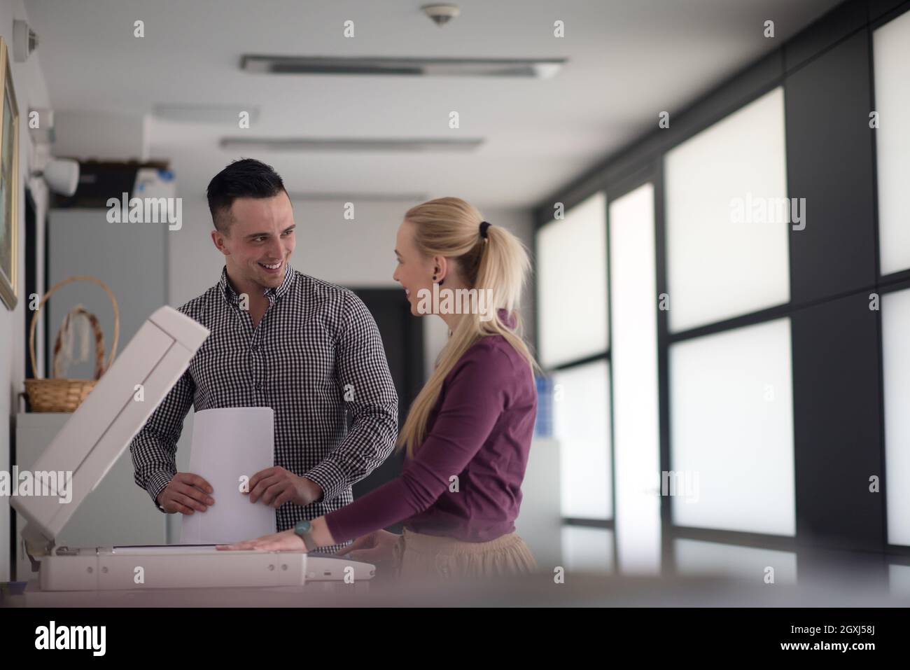 Man woman copy machine office hi-res stock photography and images - Alamy