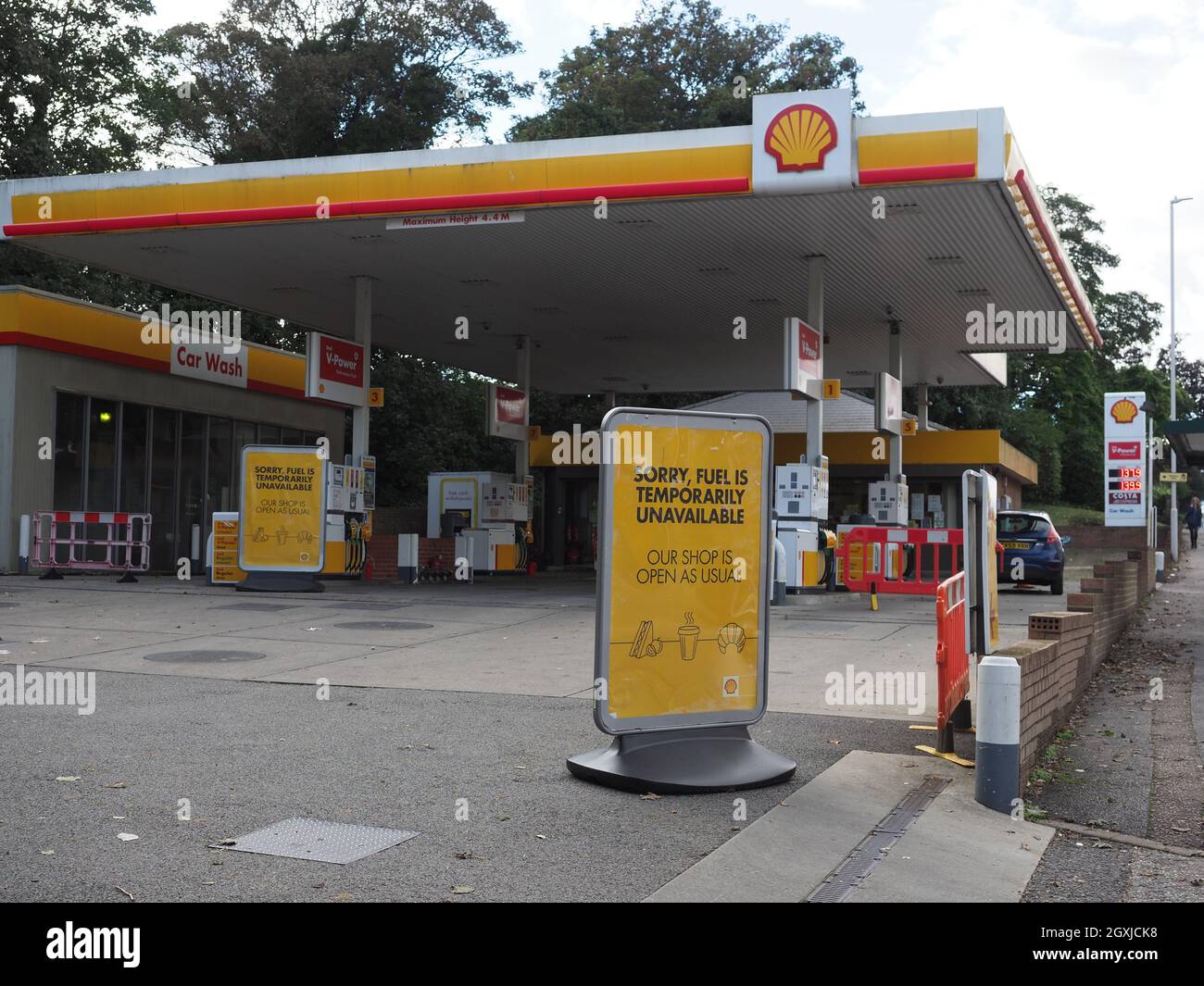 Shell petrol stations hi-res stock photography and images - Alamy