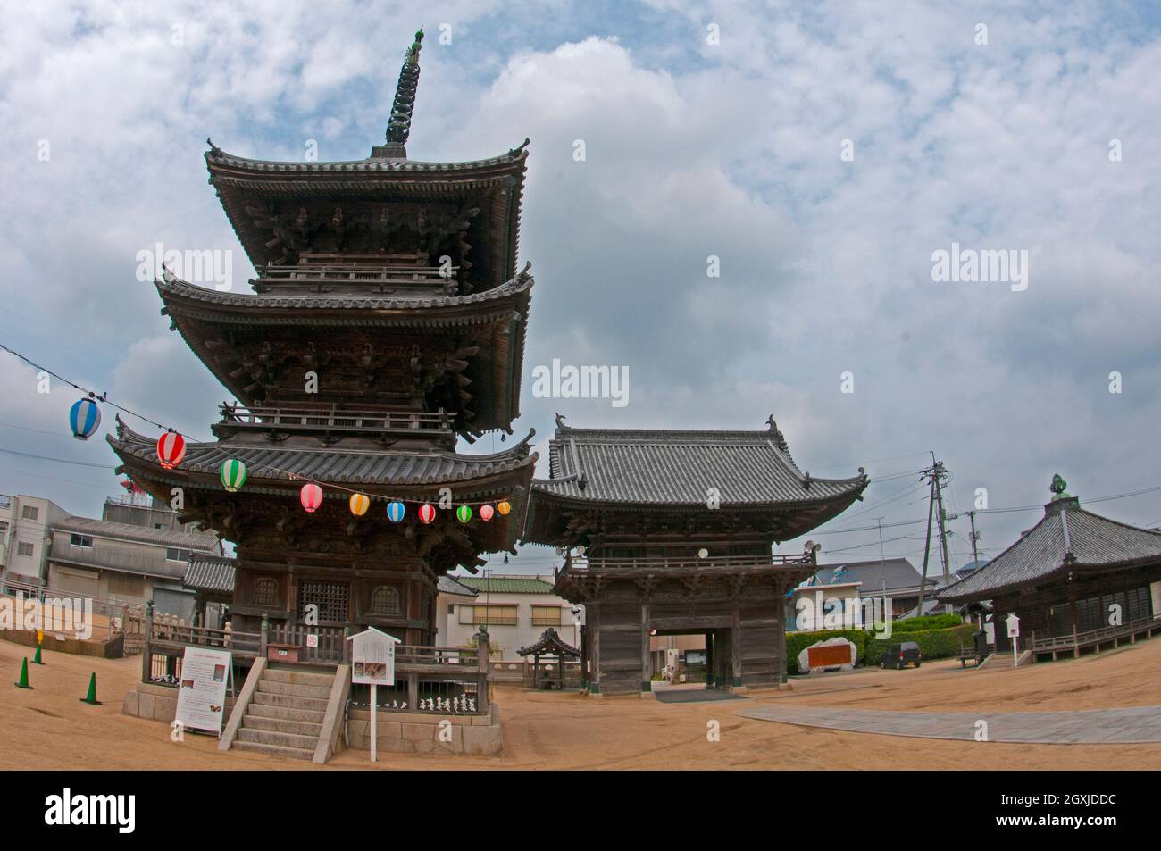 Japanese buddhist shrine hi-res stock photography and images - Alamy