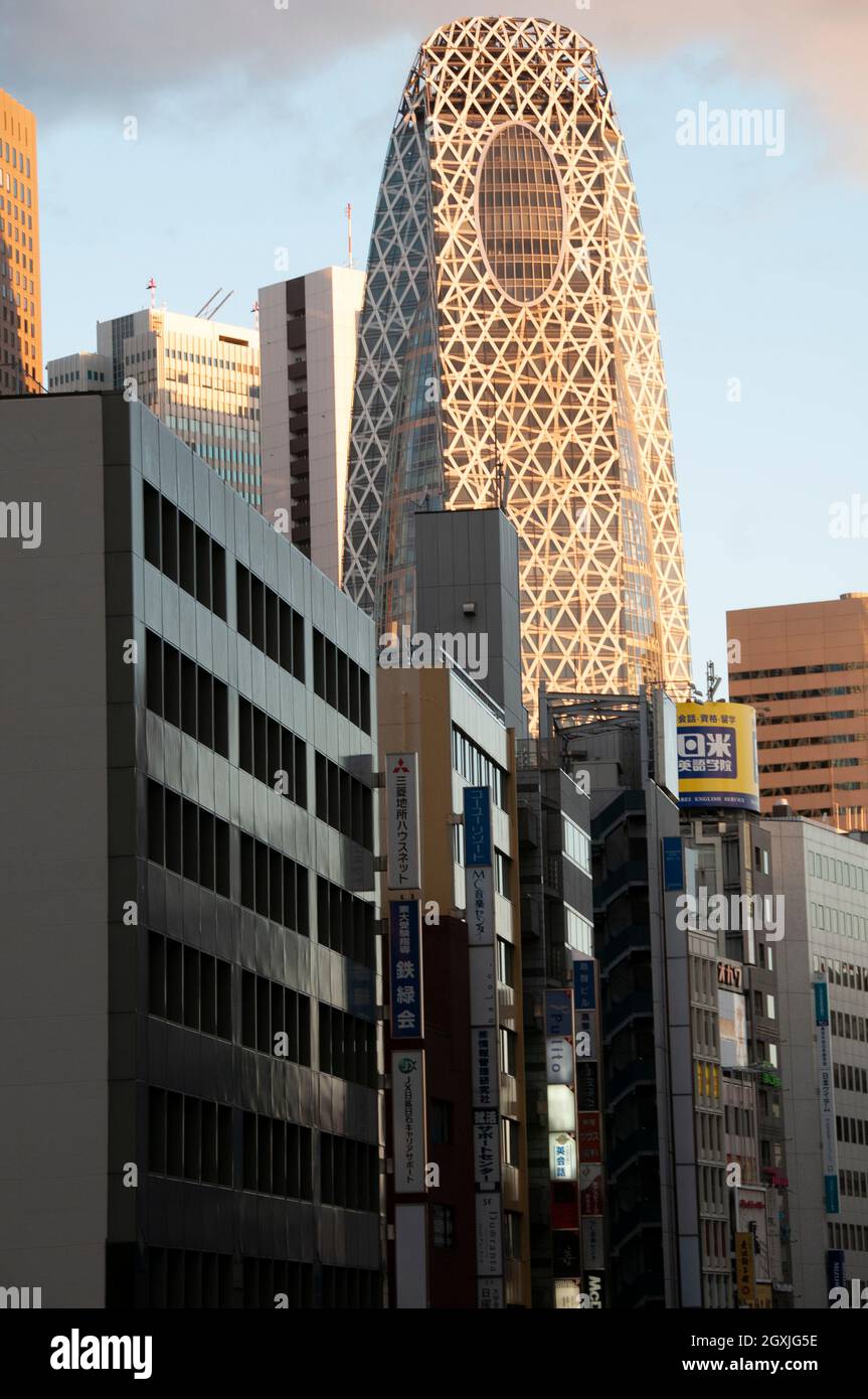 Mode Gakuen Cocoon Tower, landmark building at Shinjuku, Tokyo, Japan Stock Photo - Alamy