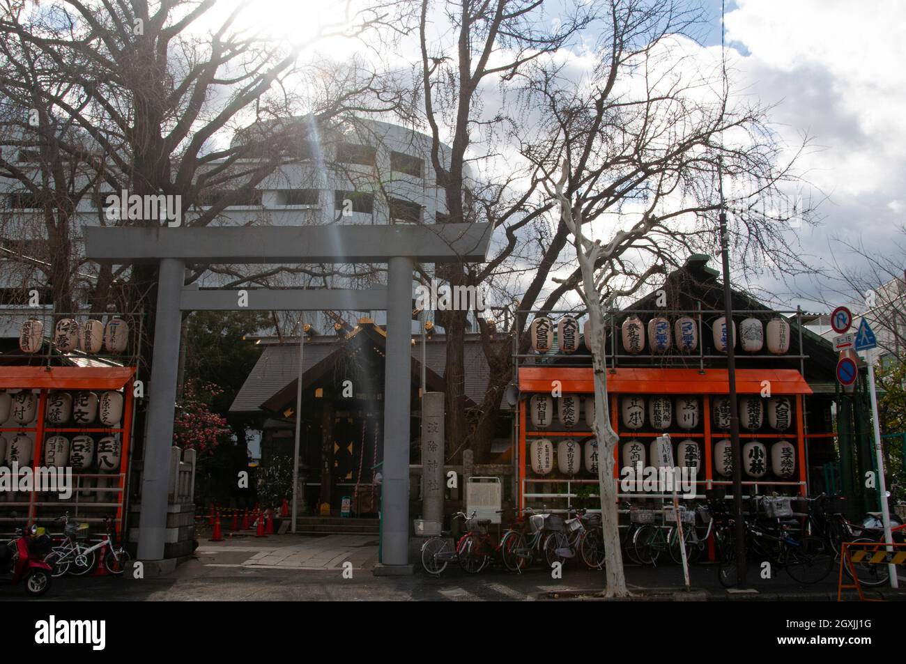 Small japanese temple hi-res stock photography and images - Alamy