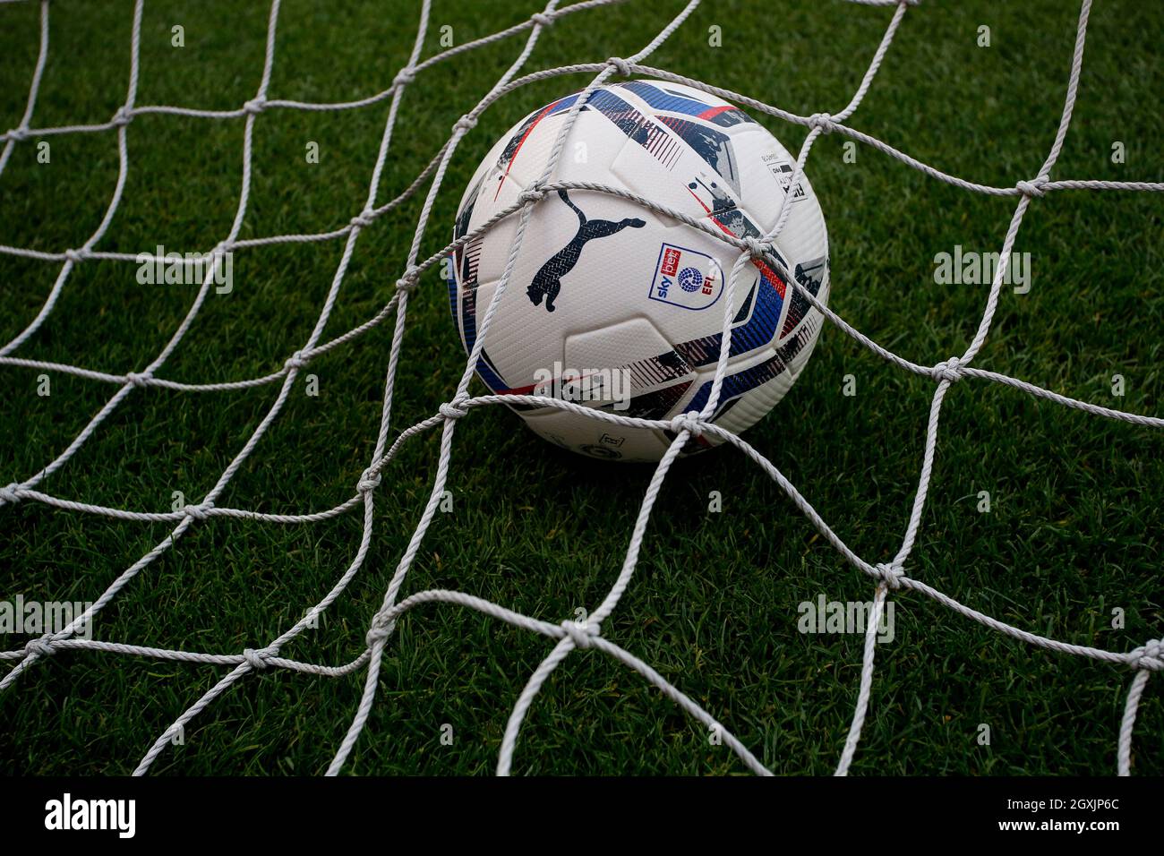 The Puma Team Final EFL match ball Stock Photo - Alamy