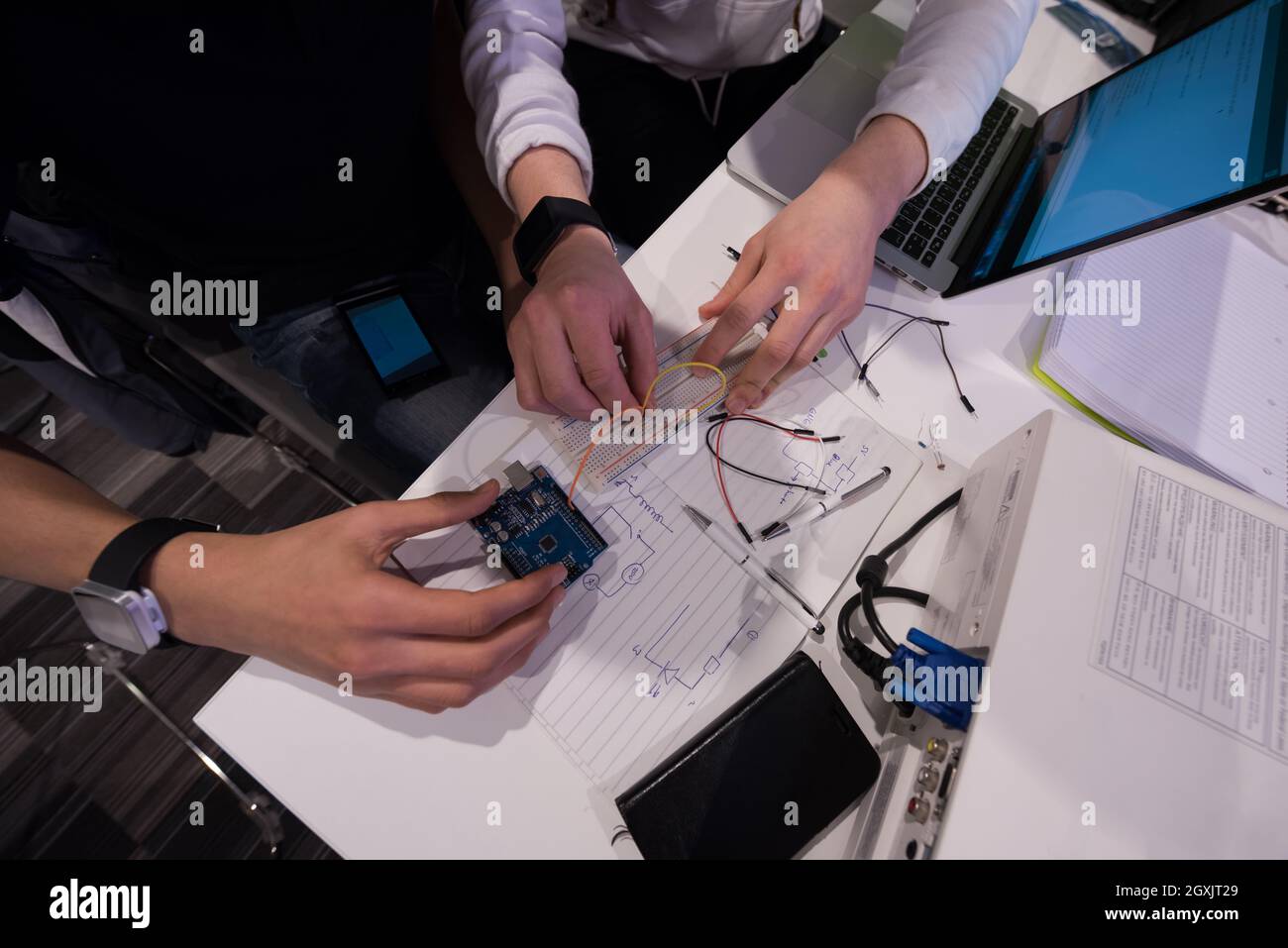 it students in computer science classroom working together on project ...