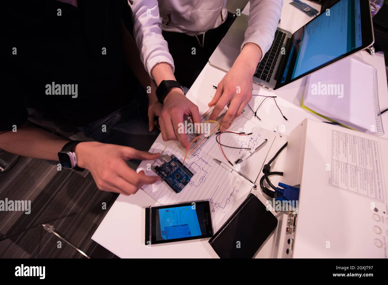 it students in computer science classroom working together on project ...