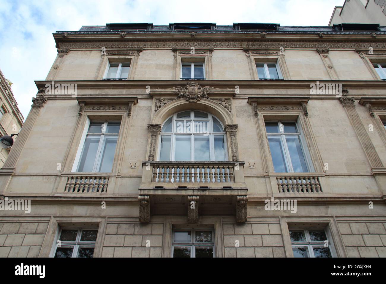 (flat ?) buildings at the champs-élysées in paris (france Stock Photo ...