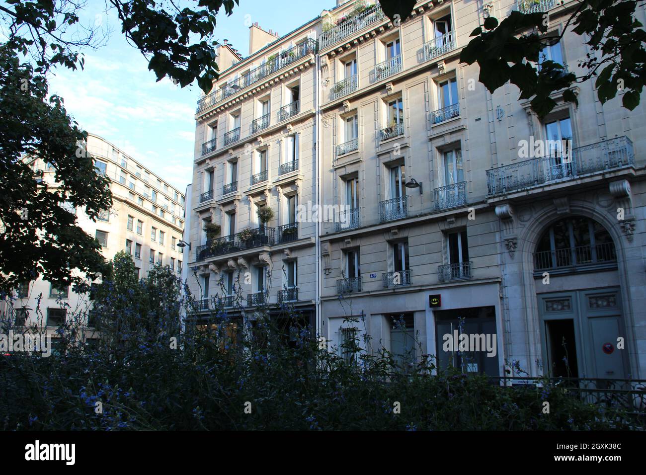 flat buildings in paris (france Stock Photo - Alamy