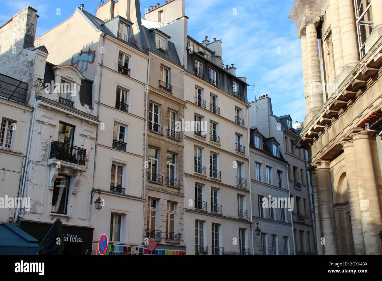 flat buildings in paris (france Stock Photo - Alamy
