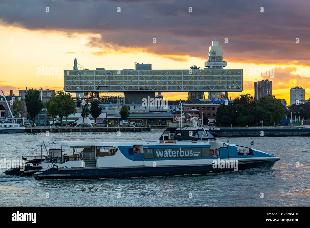 The skyline of Rotterdam, on the left the Unilever office building De ...