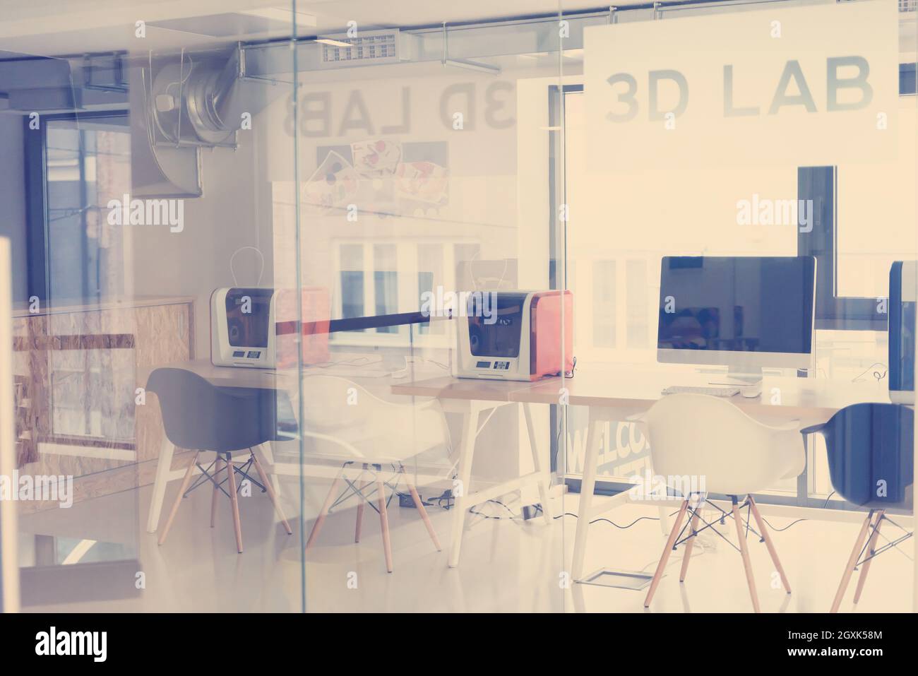 3D lab, new technology laboratory classroom. Startup business modern ...