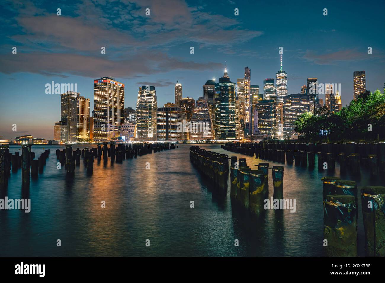Manhattan financial district cityscape view from Brooklyn Bridge Park ...