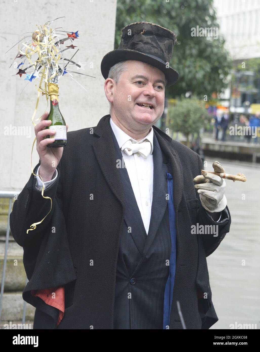 Manchester, UK, 5th October, 2021. A man in an evening dress 'toff ...