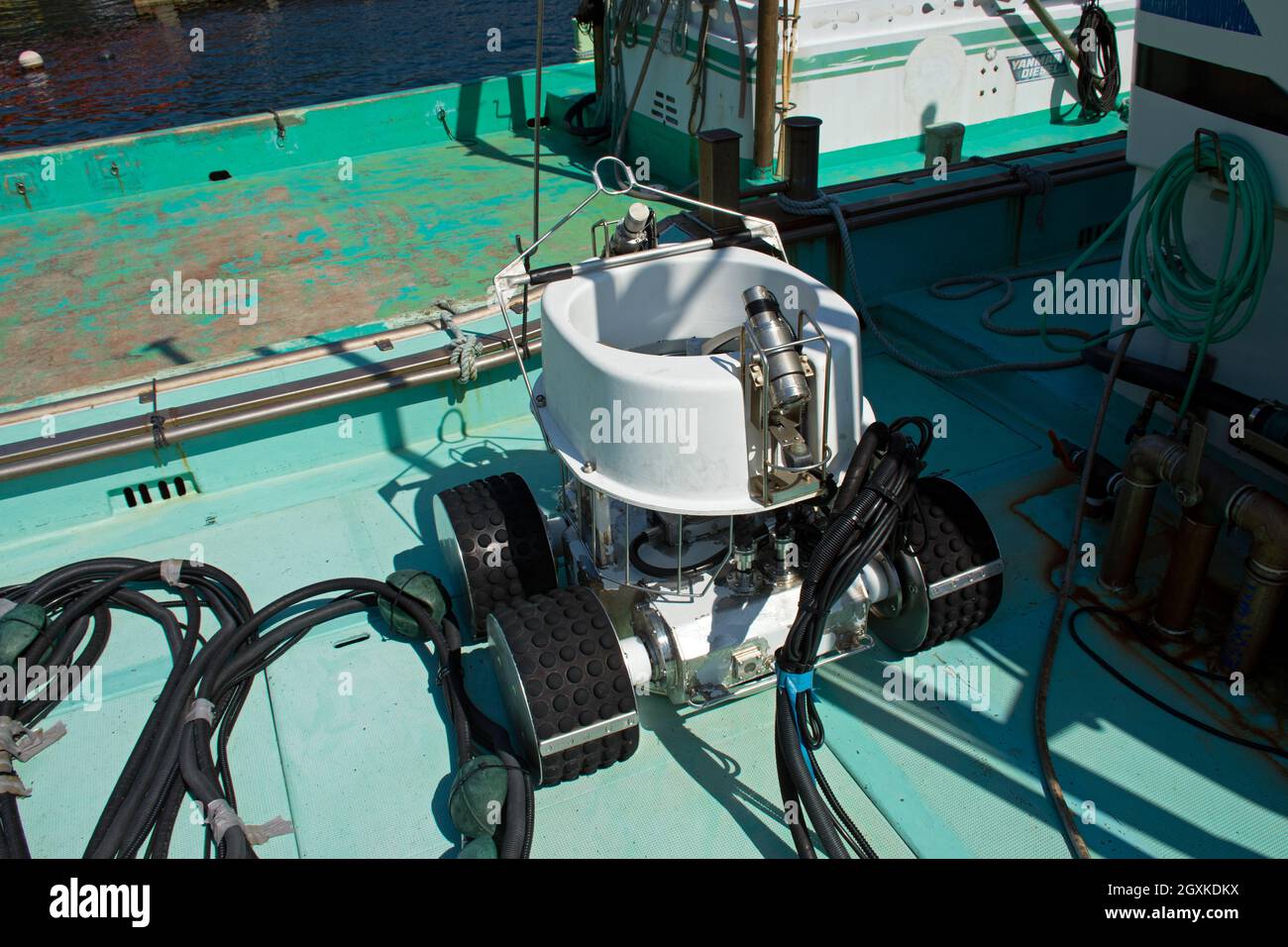 Remotely operated underwater robot to clean debris from aquaculture sea ...