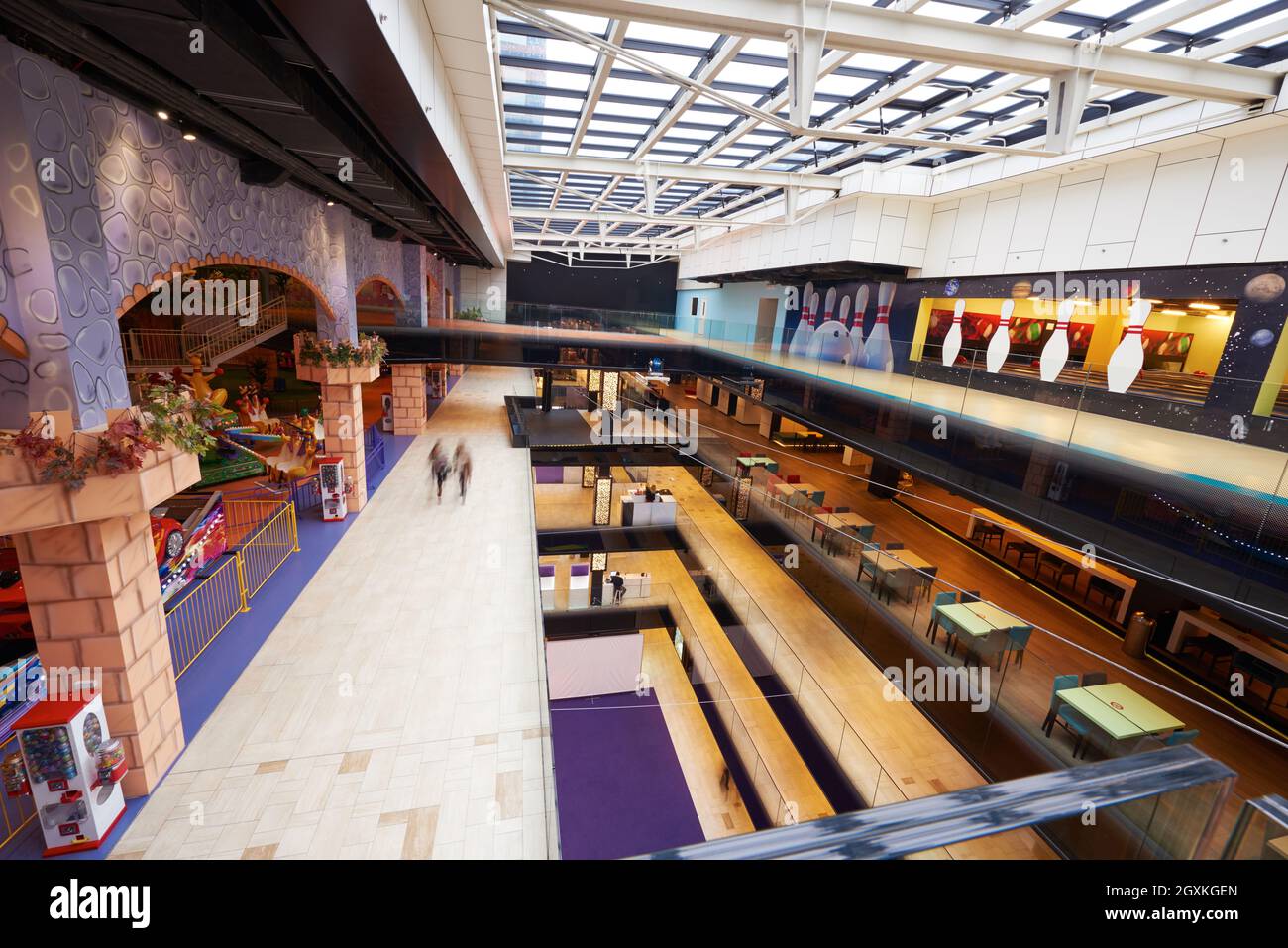 modern bright shopping mall indoor architecture Stock Photo - Alamy
