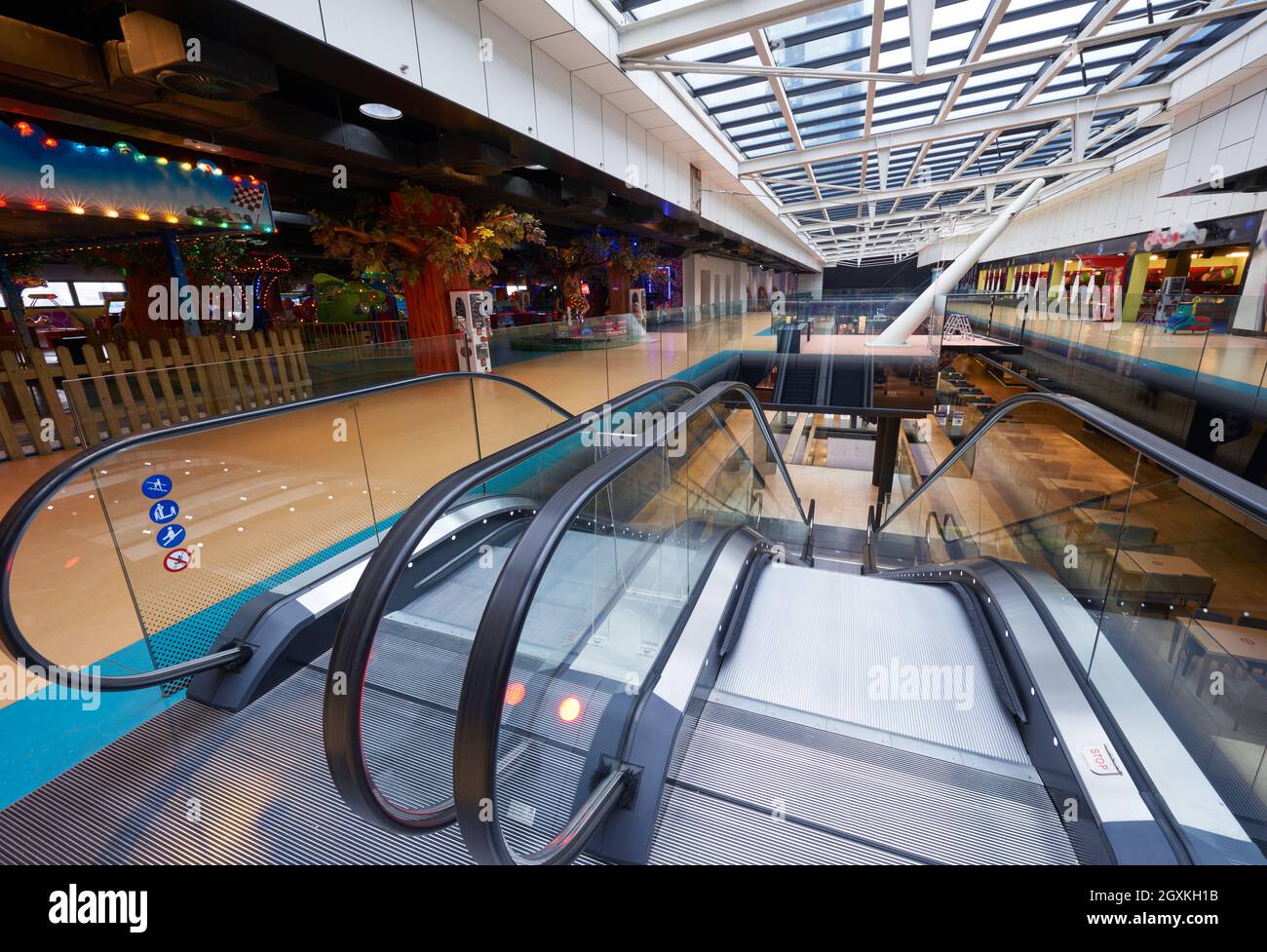 modern bright shopping mall indoor architecture Stock Photo - Alamy