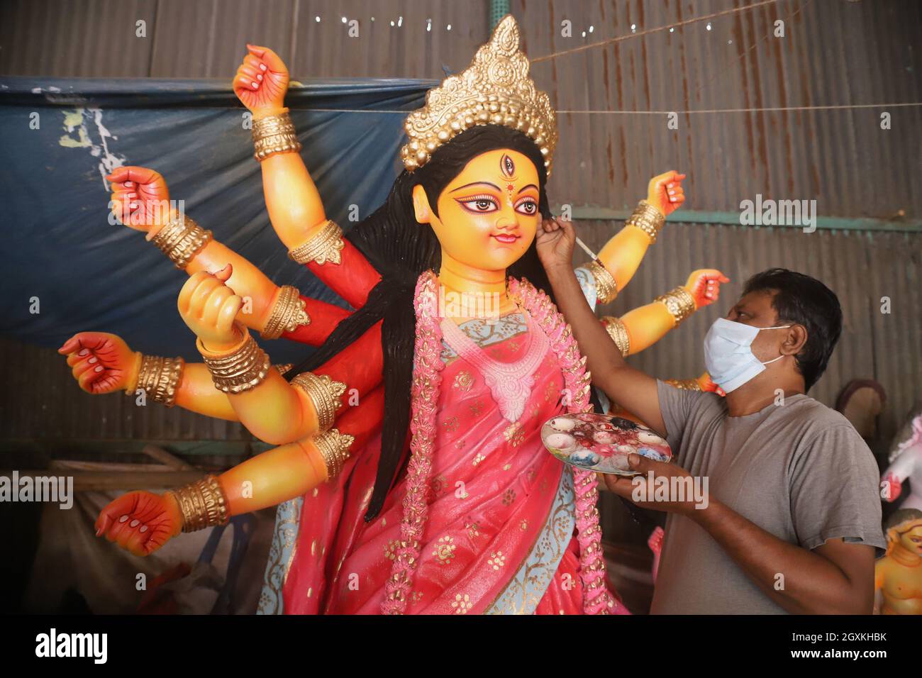 Non Exclusive: An artist from Bangla Bazar paints a statue of Durga ...