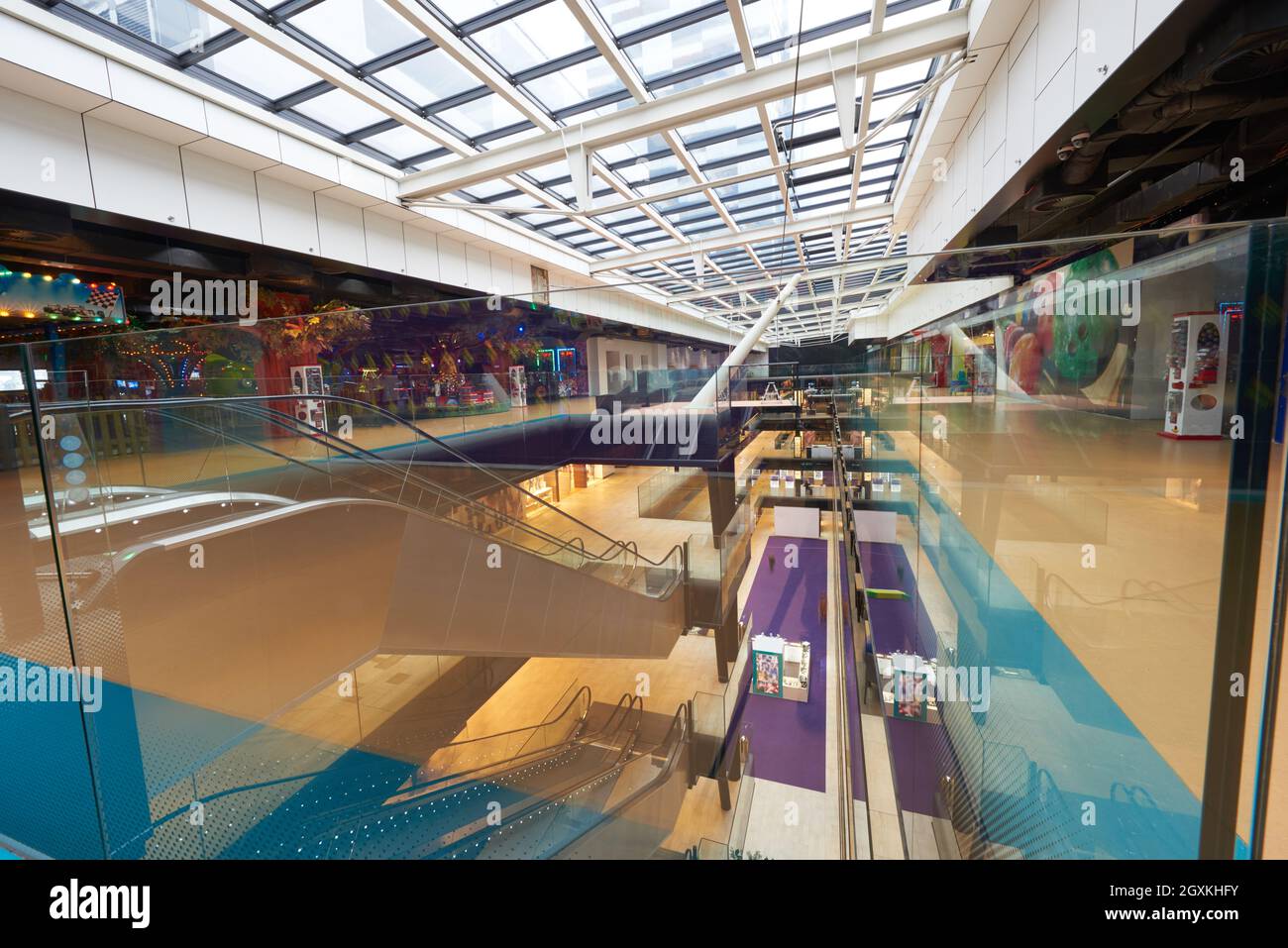 modern bright shopping mall indoor architecture Stock Photo - Alamy