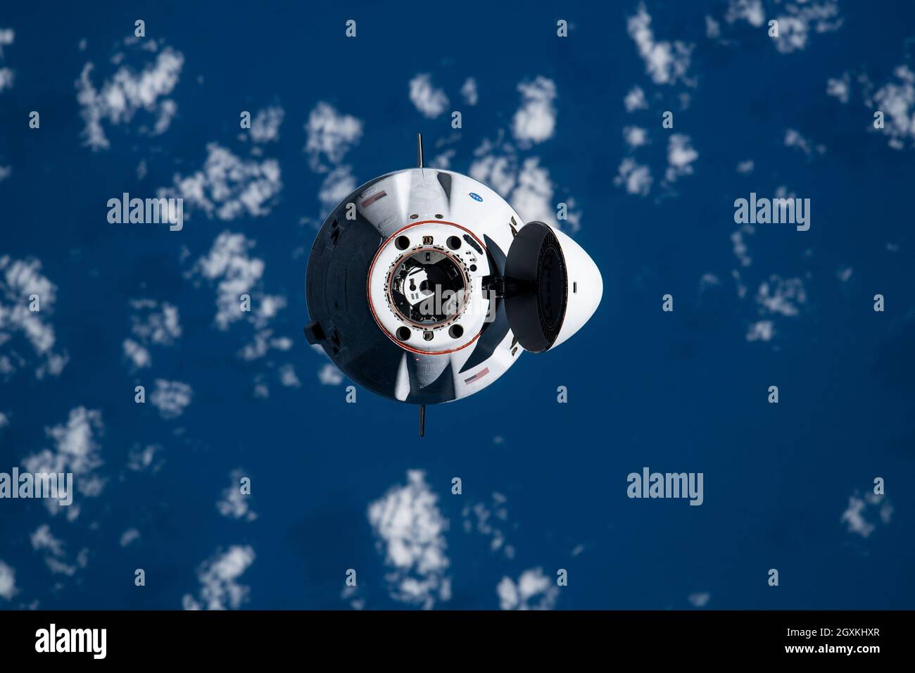 The SpaceX Cargo Dragon vehicle approaches the International Space ...