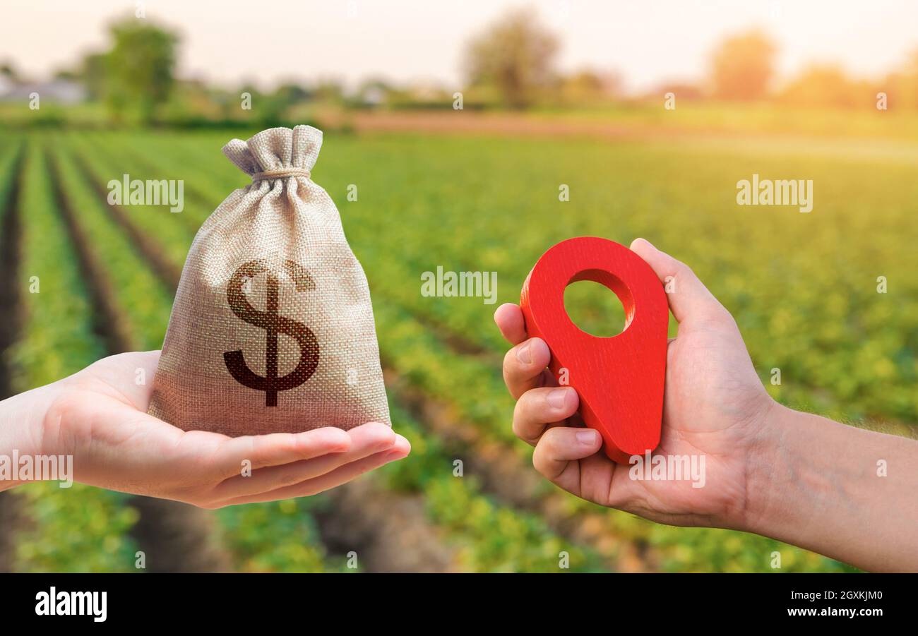 Hands with location pin and money bag. Buying and selling land. Land ...