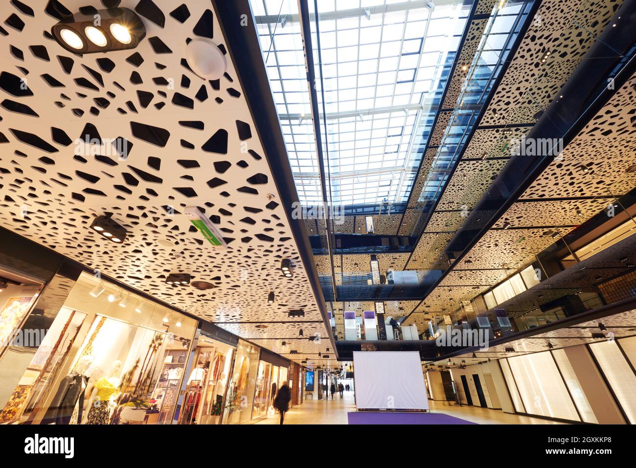 modern bright shopping mall indoor architecture Stock Photo - Alamy