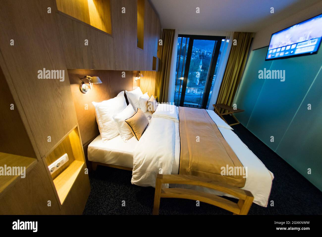 Interior of modern comfortable hotel room Stock Photo - Alamy