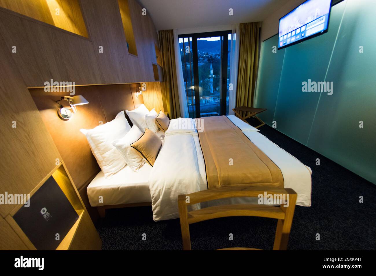 Interior of modern comfortable hotel room Stock Photo - Alamy