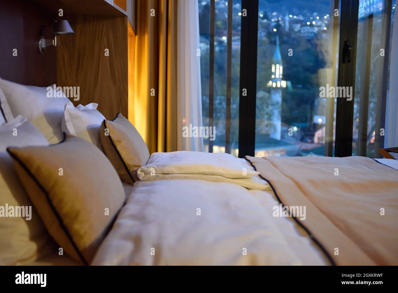 Interior of modern comfortable hotel room Stock Photo - Alamy