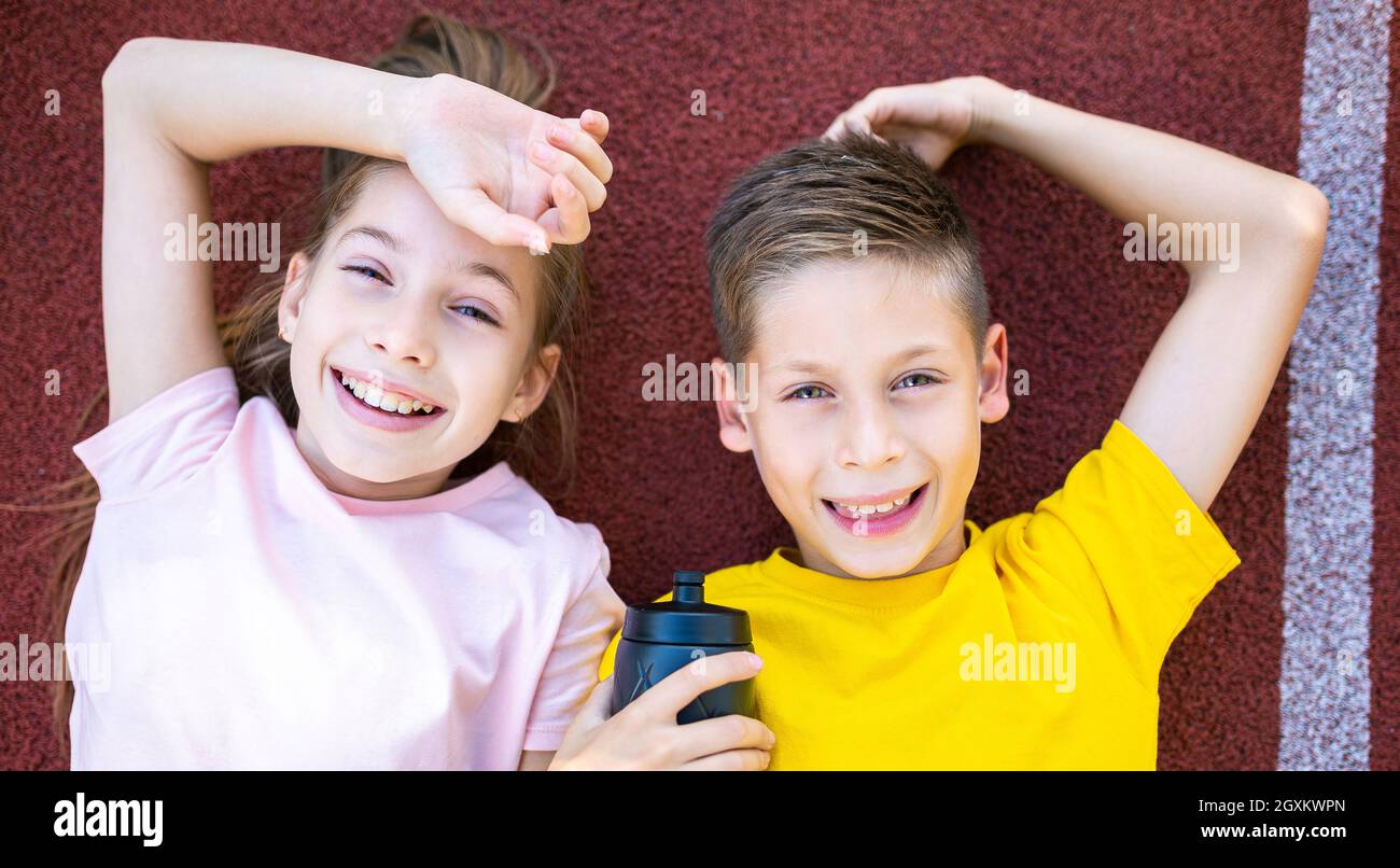 Children and backs to camera hi-res stock photography and images - Alamy