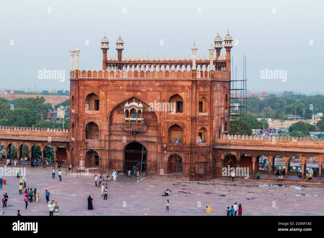 DELHI, INDIA - OCTOBER 22, 2016: Gate of Jama Masjid mosque in the ...
