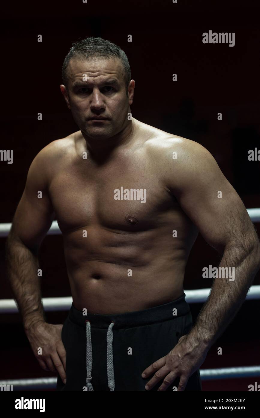 Boxing ring competition action standing hi-res stock photography and ...