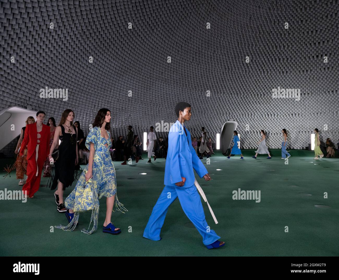 Paris, Frankreich. 04th Oct, 2021. Stella McCartney SS22 runway during ...