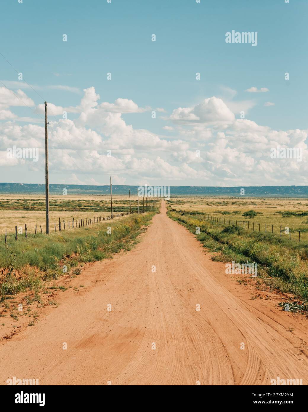 Retro route 66 dirt road hi-res stock photography and images - Alamy