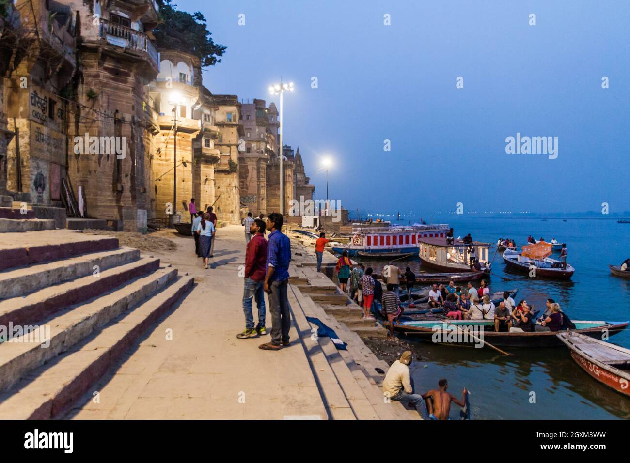 VARANASI, INDIA - OCTOBER 25, 2016: Evening view of a Ghat riverfront ...