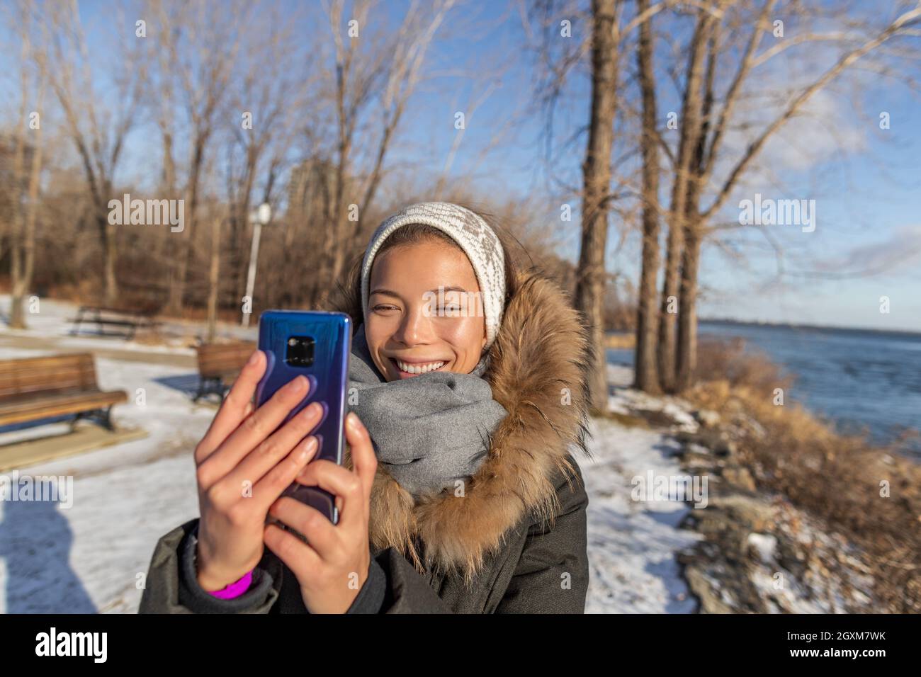 People cold outdoor without coat hi-res stock photography and images ...