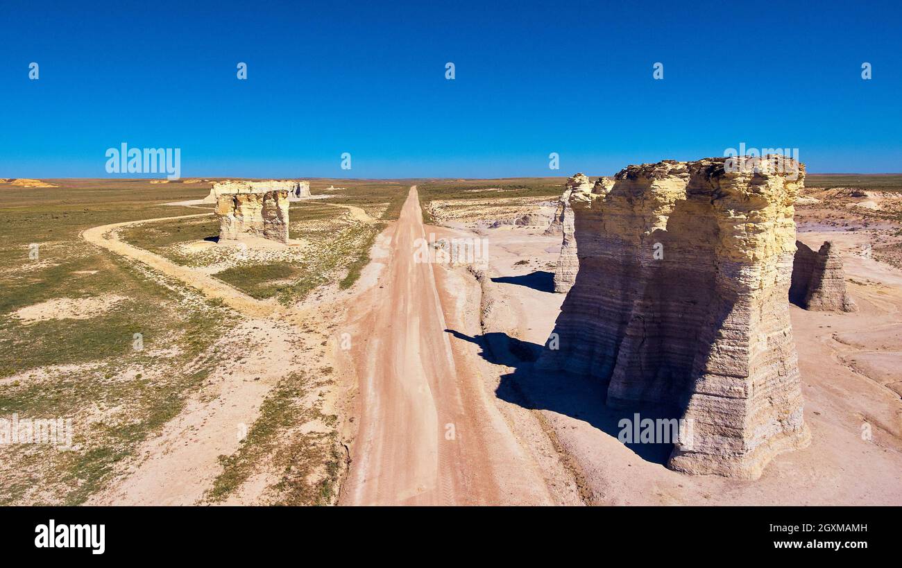 Desert cliff aerial hi-res stock photography and images - Alamy
