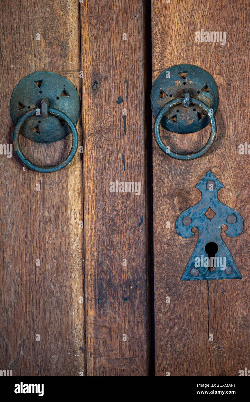 Medieval door handle hi-res stock photography and images - Alamy