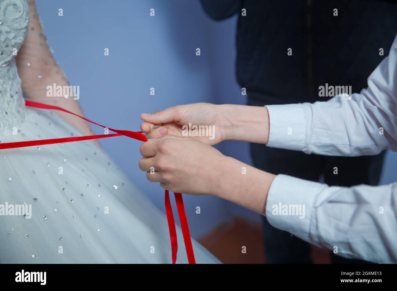 Lose the ribbon on the belly of the bride . Wedding . Bridesmaids lace ...