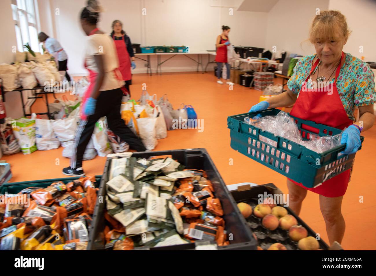 Food crates hi-res stock photography and images - Alamy