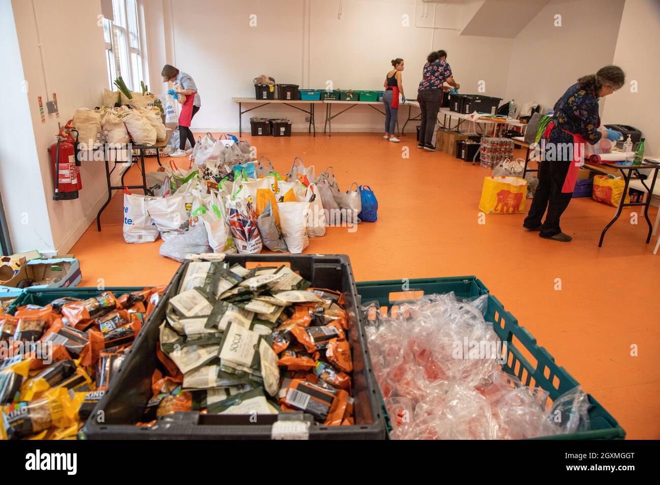 Food bank hi-res stock photography and images - Alamy