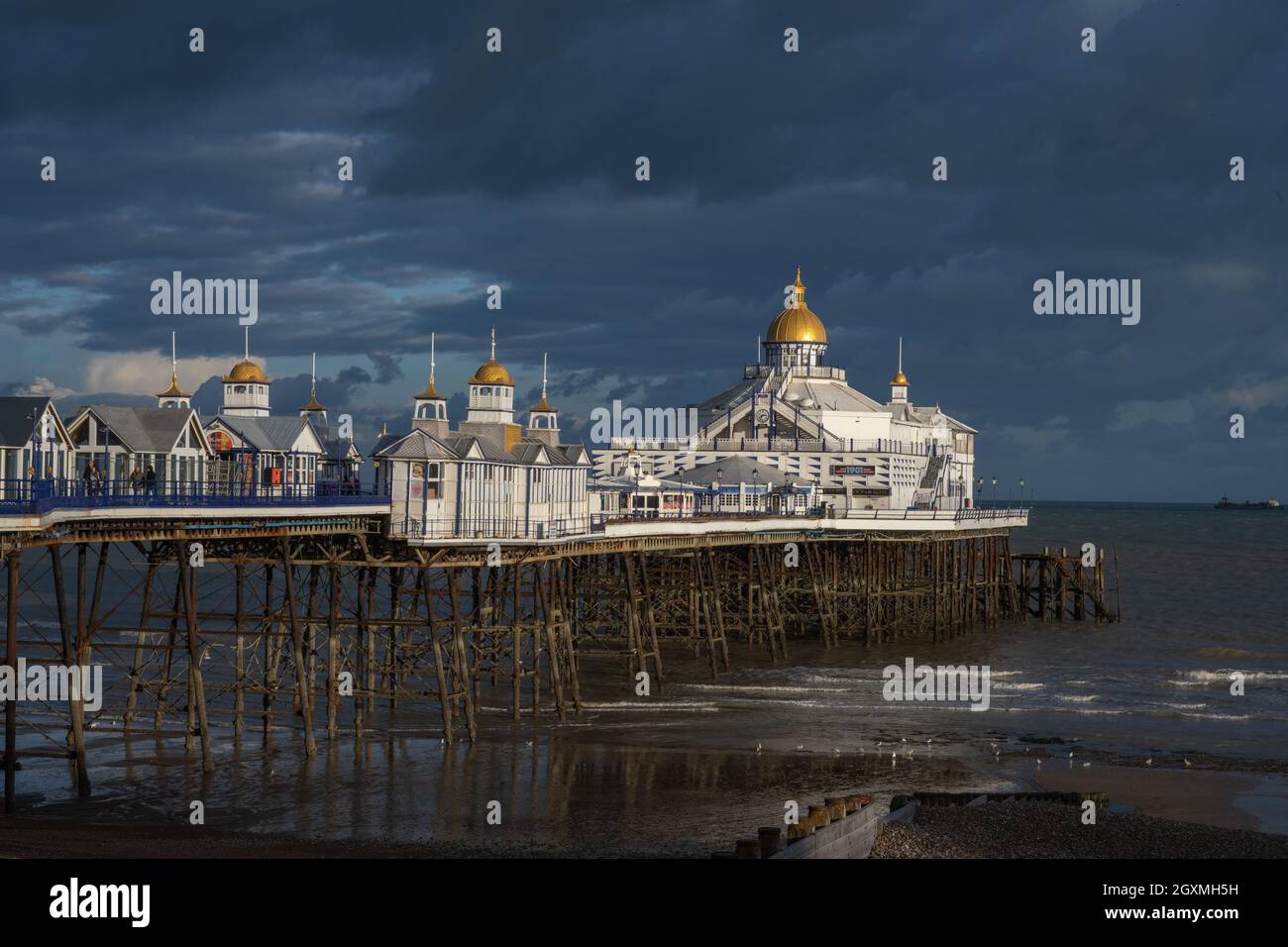 Eastbourne sea hi-res stock photography and images - Alamy