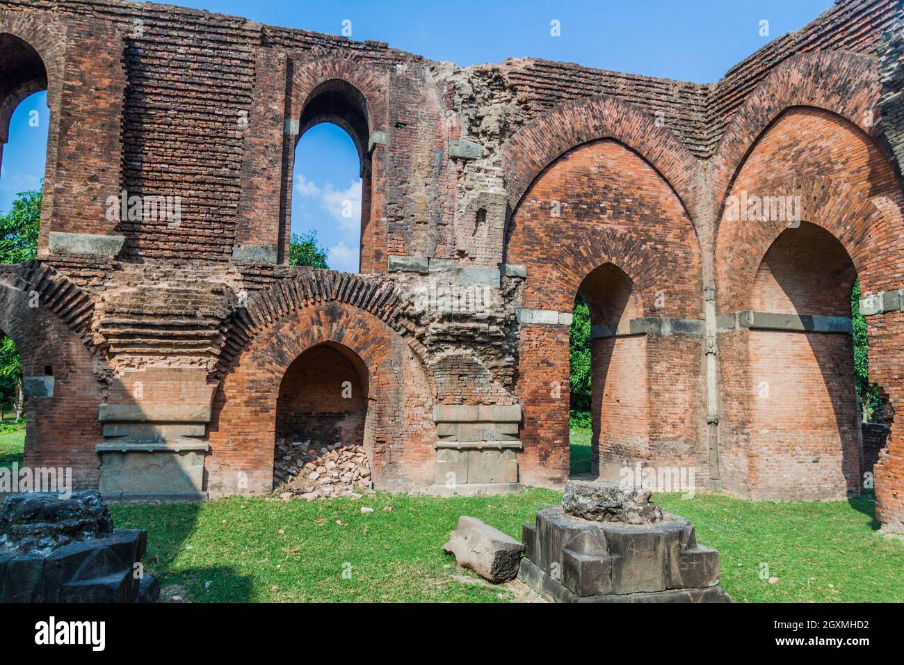 Ruins of ancient Darasbari Darashbari mosque in Sona Masjid area ...