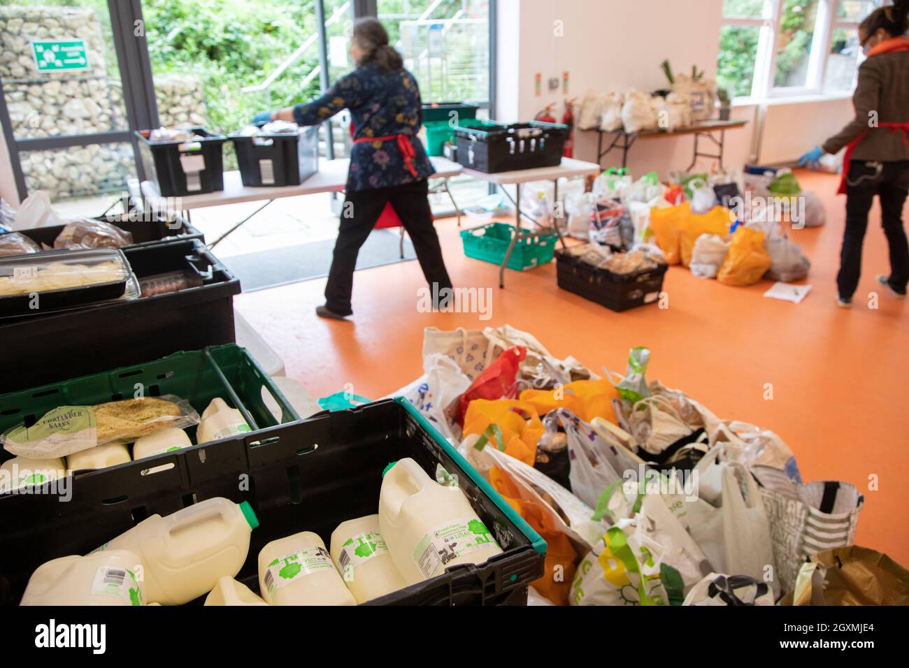 Crates of food uk hi-res stock photography and images - Alamy