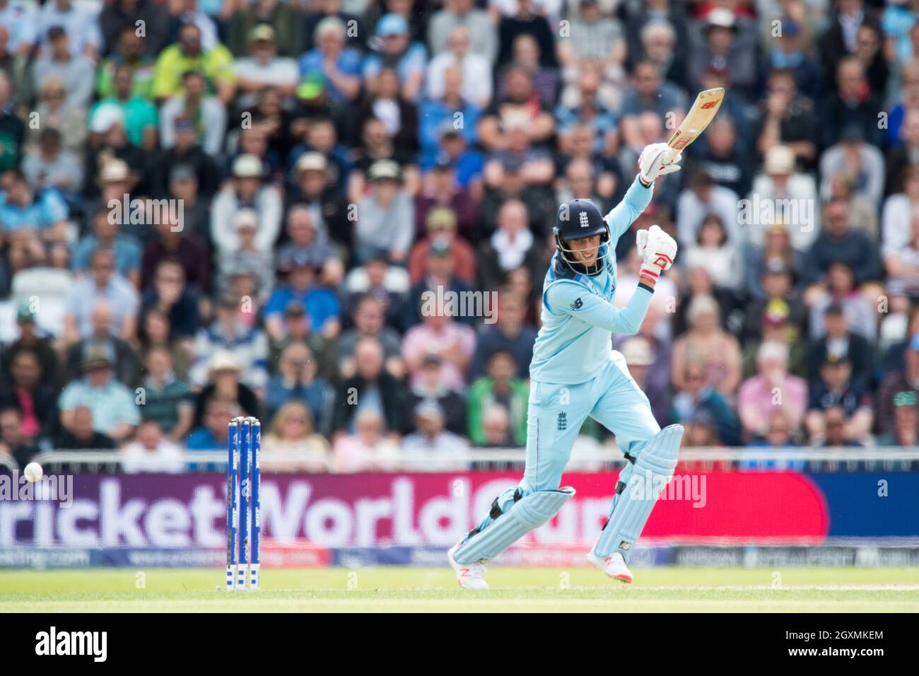 England's Joe Root bats Stock Photo - Alamy