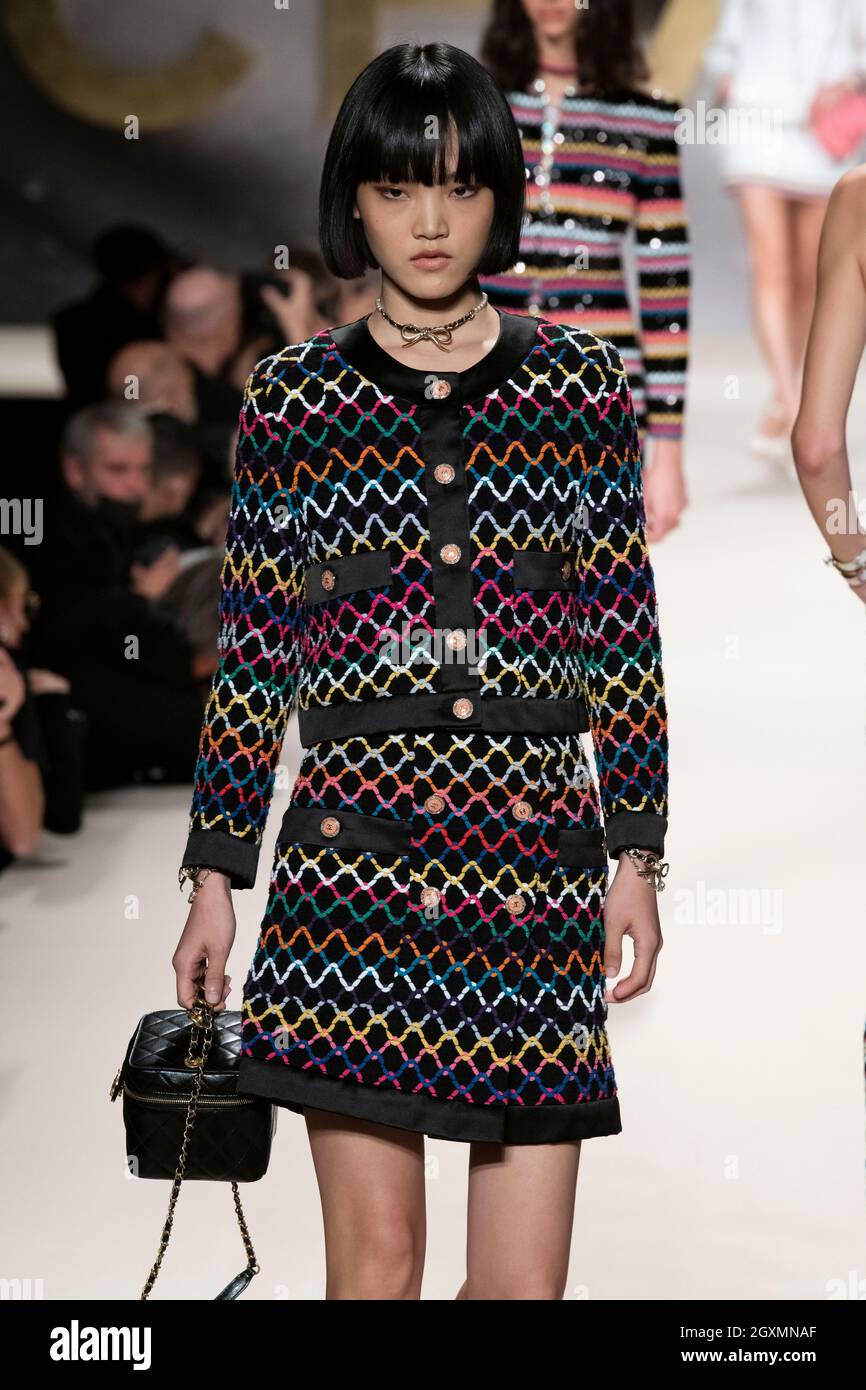 Paris, Frankreich. 05th Oct, 2021. CHANEL SS22 runway during Paris ...