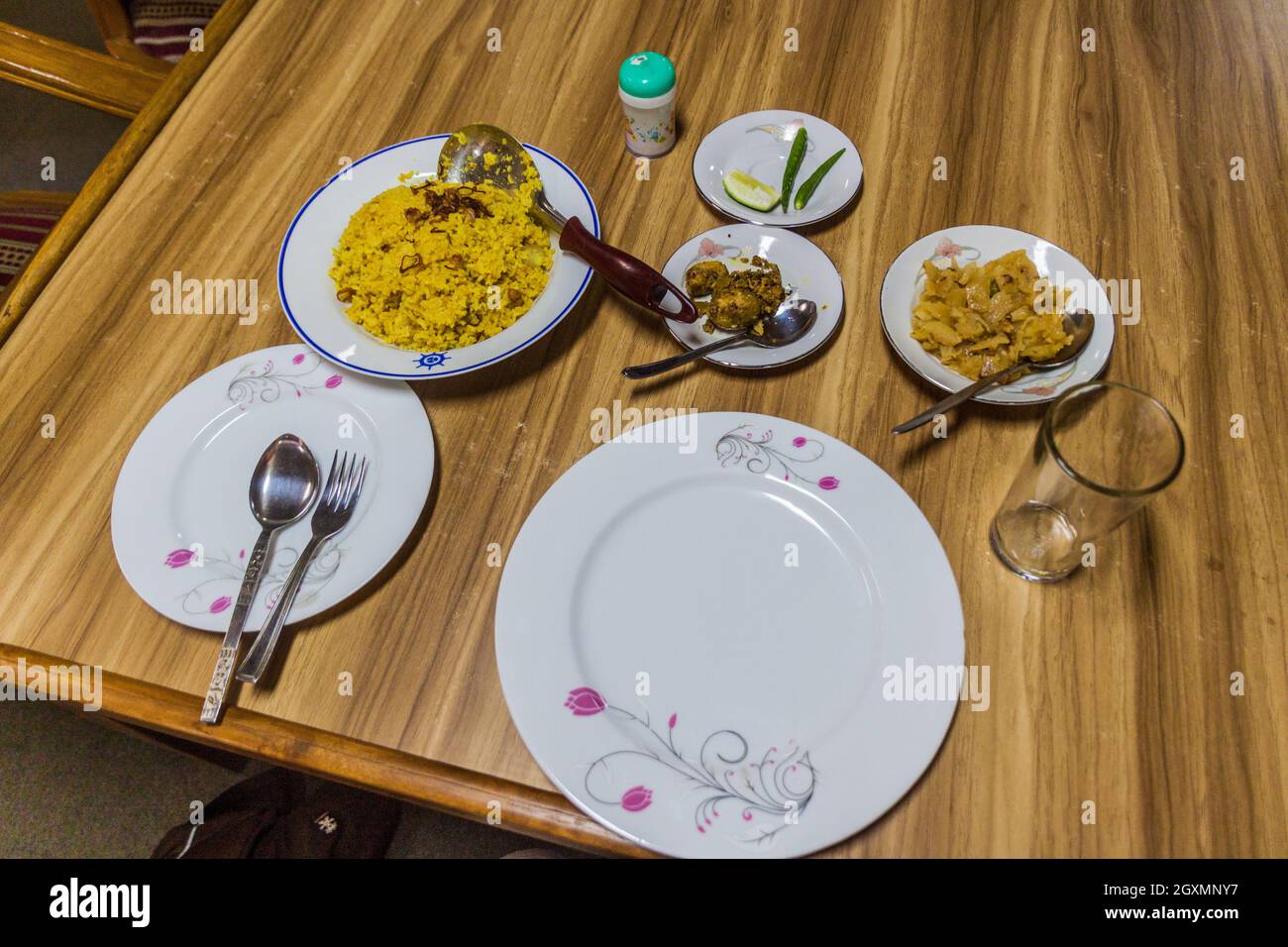 Food in Bangladesh - Vuna kichuri, Dim curry and Shobji Stock Photo - Alamy