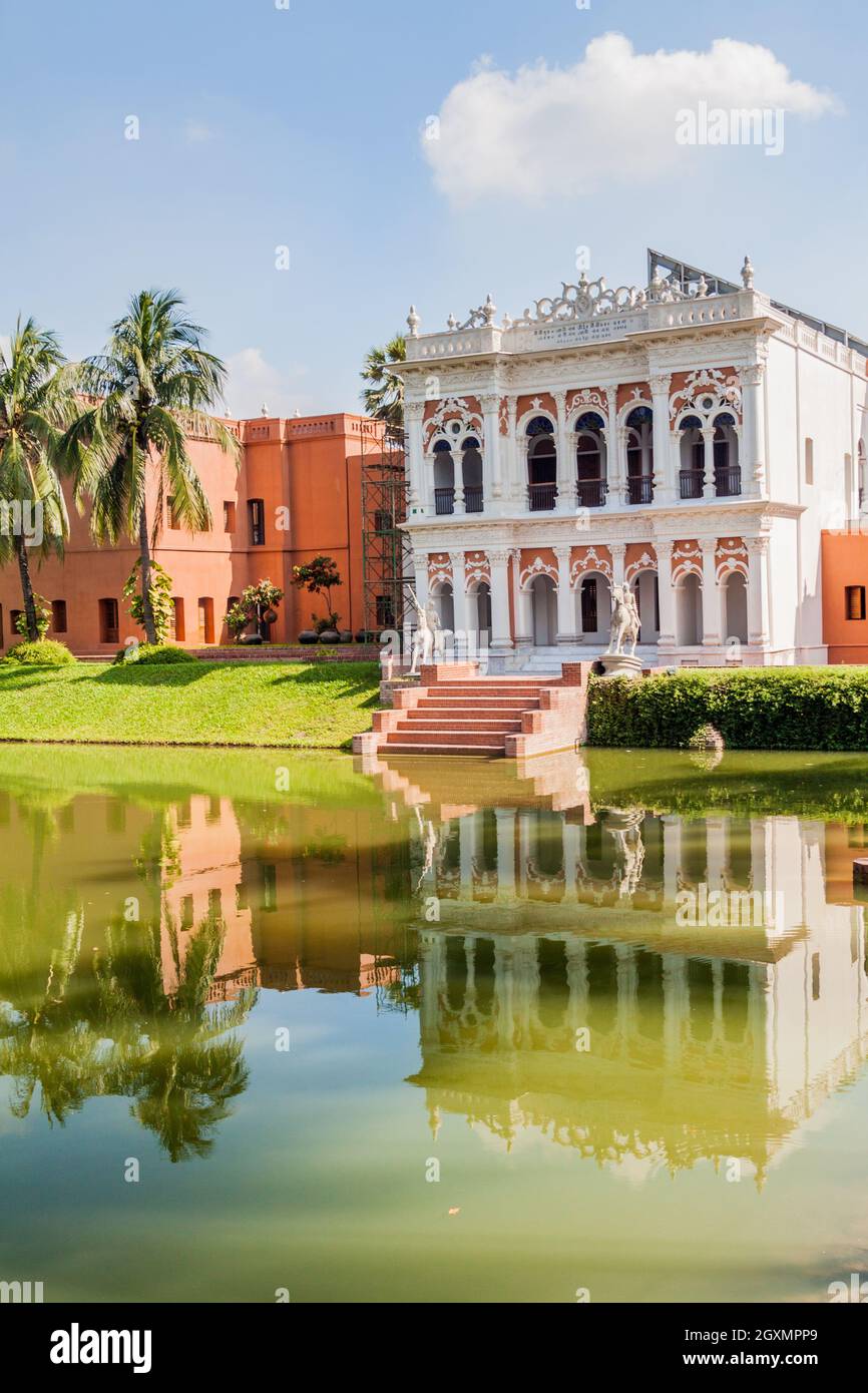 Sadarbari Sardar Bari Rajbari palace, Folk Arts Museum in Sonargaon ...