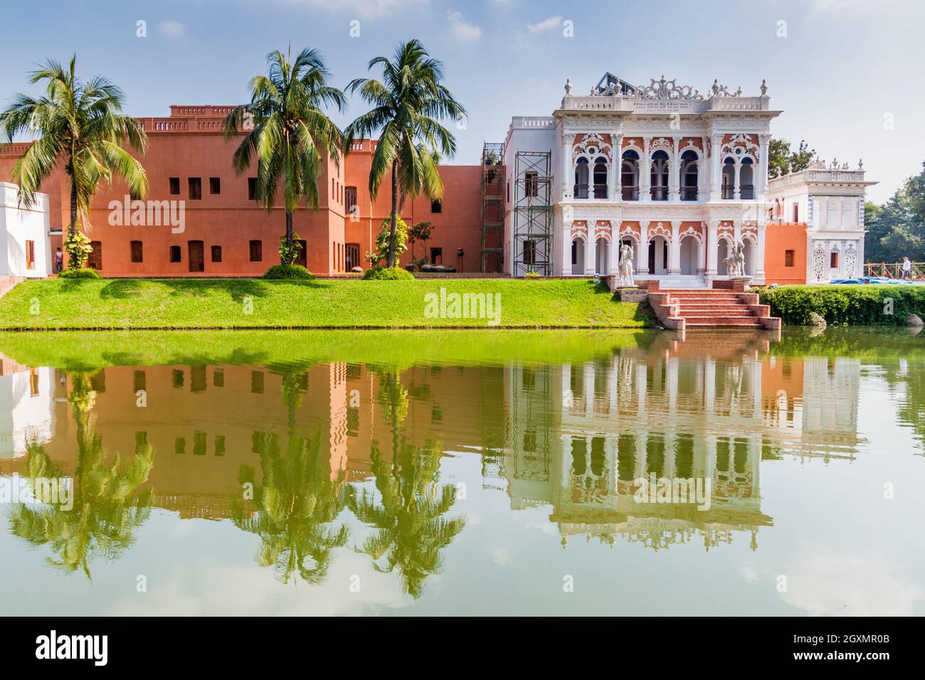 Sadarbari Sardar Bari Rajbari palace, Folk Arts Museum in Sonargaon ...