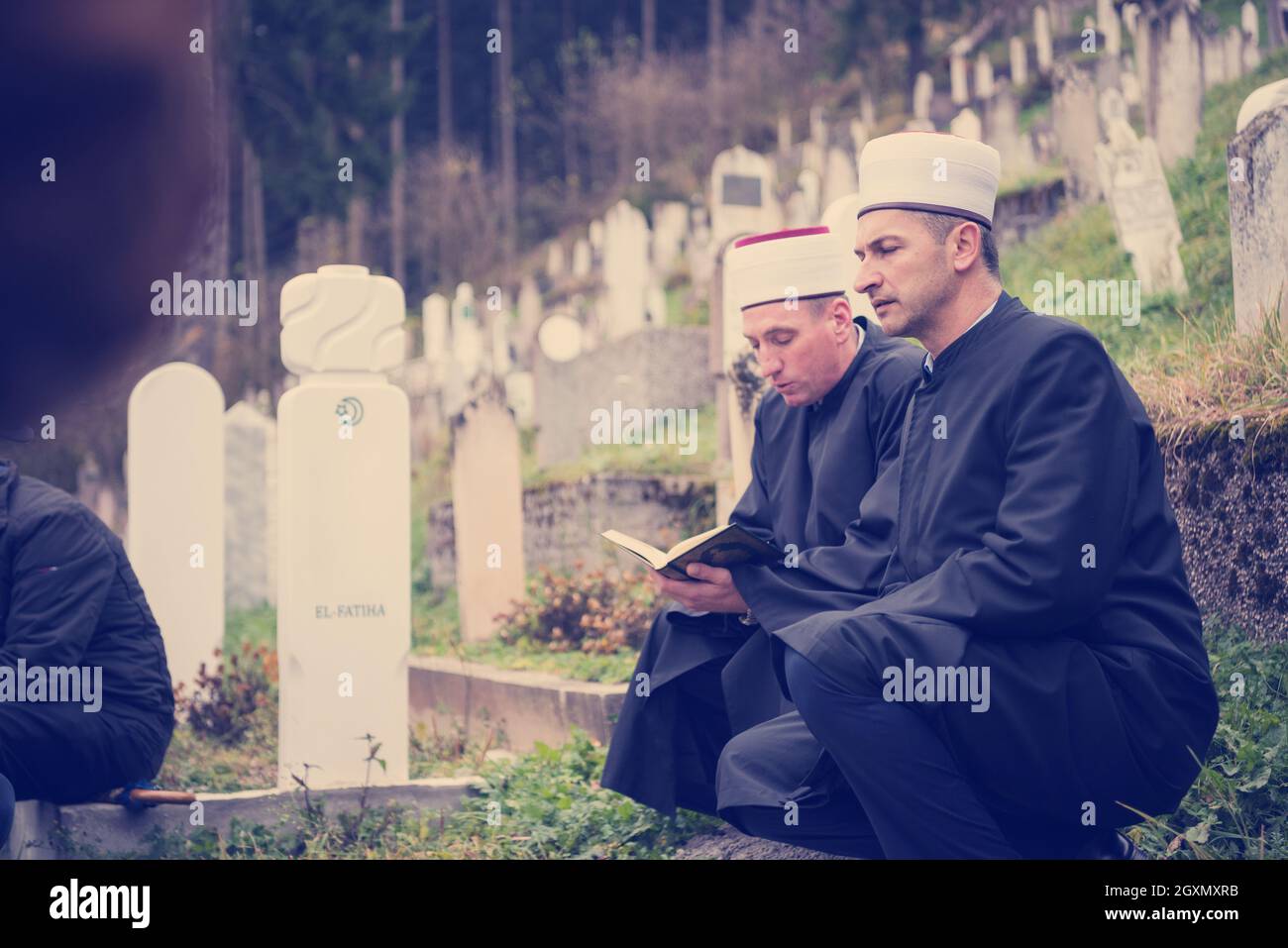 Islam muslim funeral family cemetery hi-res stock photography and ...