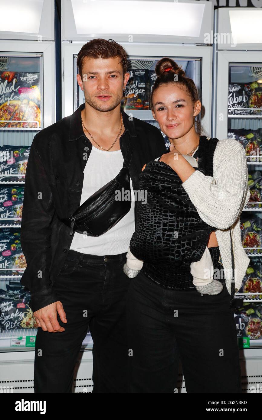 Berlin, Germany. 05th Oct, 2021. Eugen Bauder with child and girlfriend ...