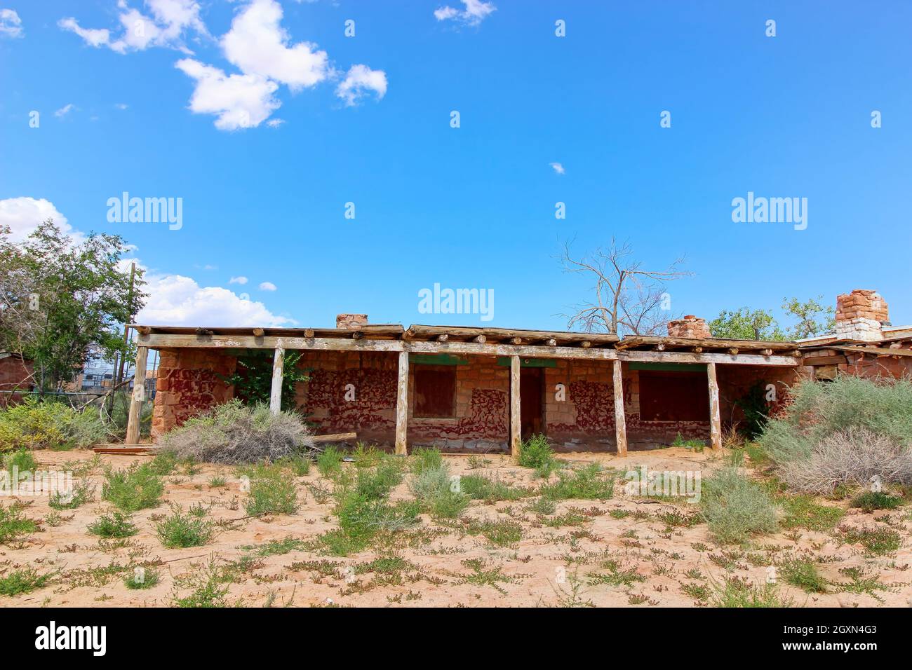 Old Abandoned One Story Structure In Complete Disrepair Stock Photo - Alamy